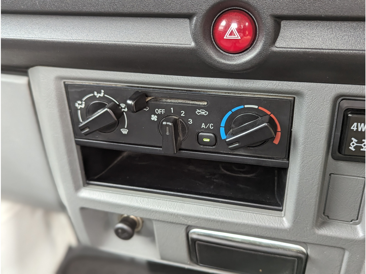 日産 NT100クリッパー DX 4WD 5速MT エアコン パワステ の中古車詳細 (74,737km, ホワイト, 青森県, 59.9万円) | 中古車情報・中古車検索なら【車選びドットコム】